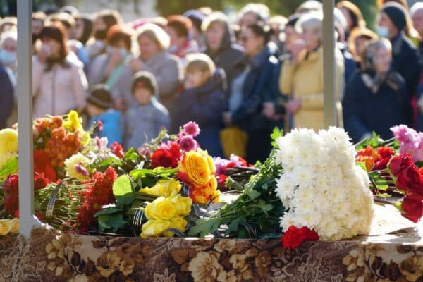 How to Plan a Heartfelt Cremation Memorial Service: 7 Key Steps ...